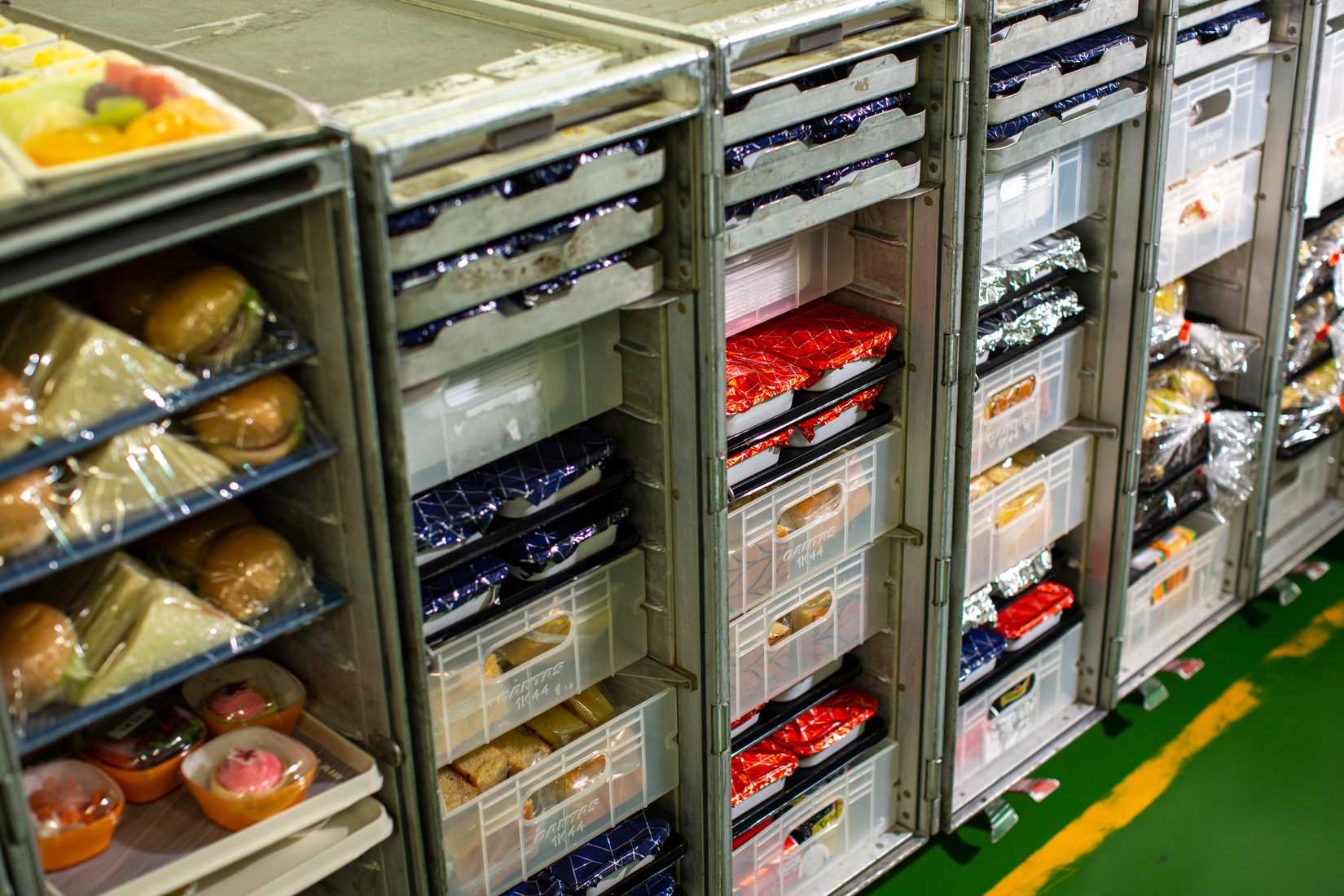 Unorthodox Kitchens: How Do Cabin Crew Prepare Food Onboard An Aircraft?