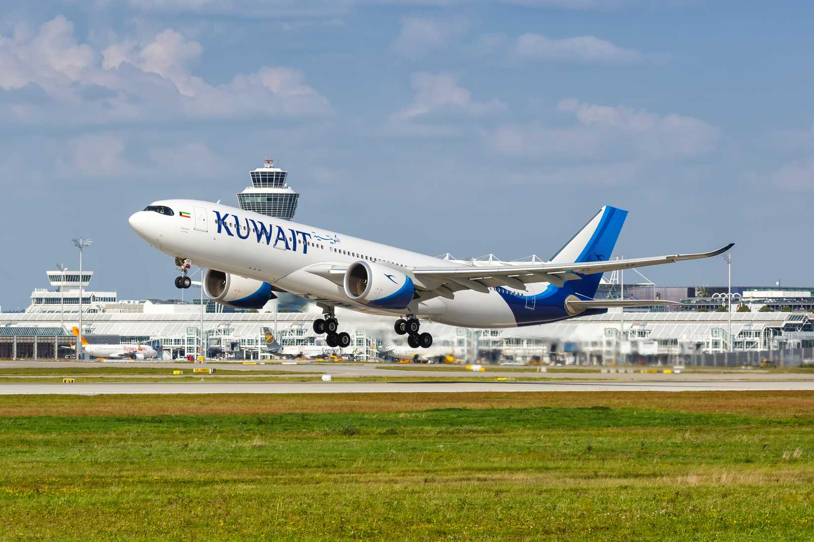 Kuwait Airways Receives 1st Airbus A330-900neo & Unveils New Business Class