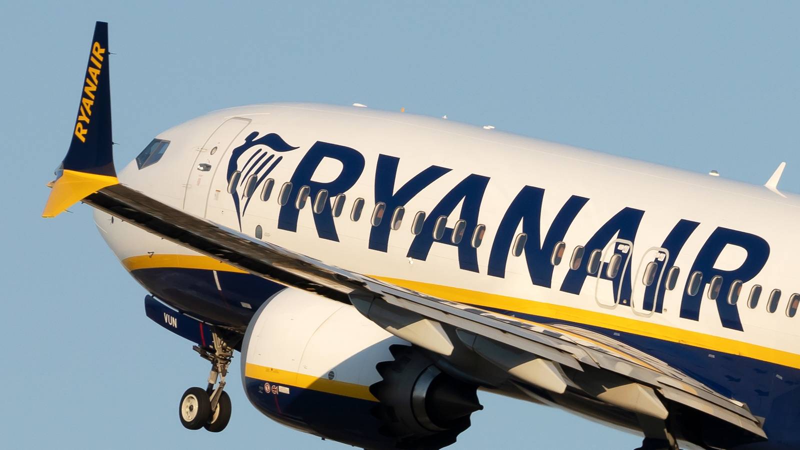 Why Do Airliners' Nose Wheels Retract Forward?