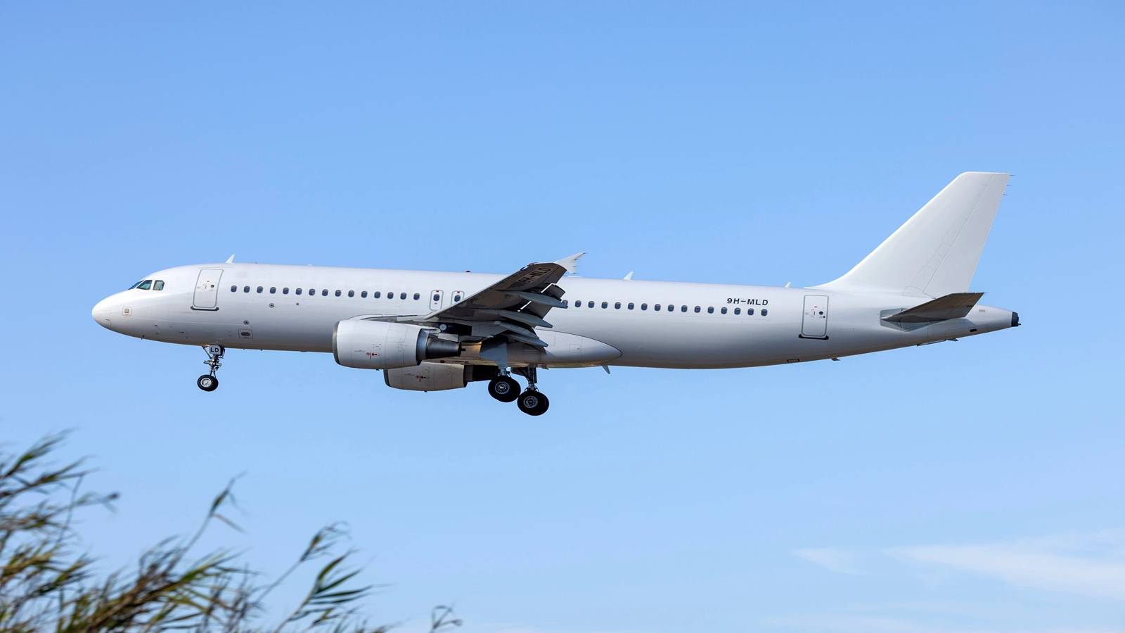 Watch: Avion Express Airbus A320 Suffers Temporary Runway Excursion In ...