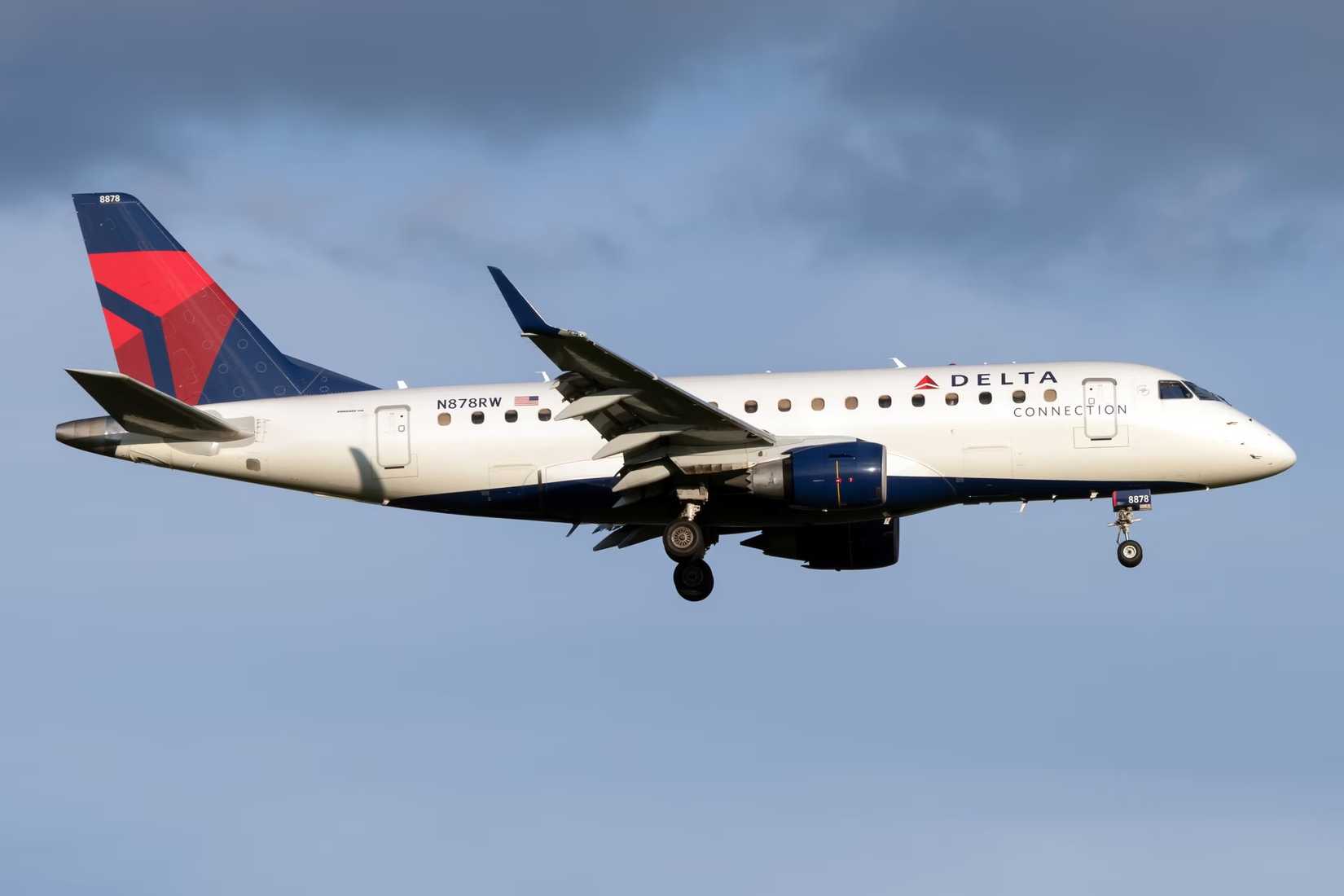 Delta Embraer E170 Seat Map: 69-Seat Layout & Amenities