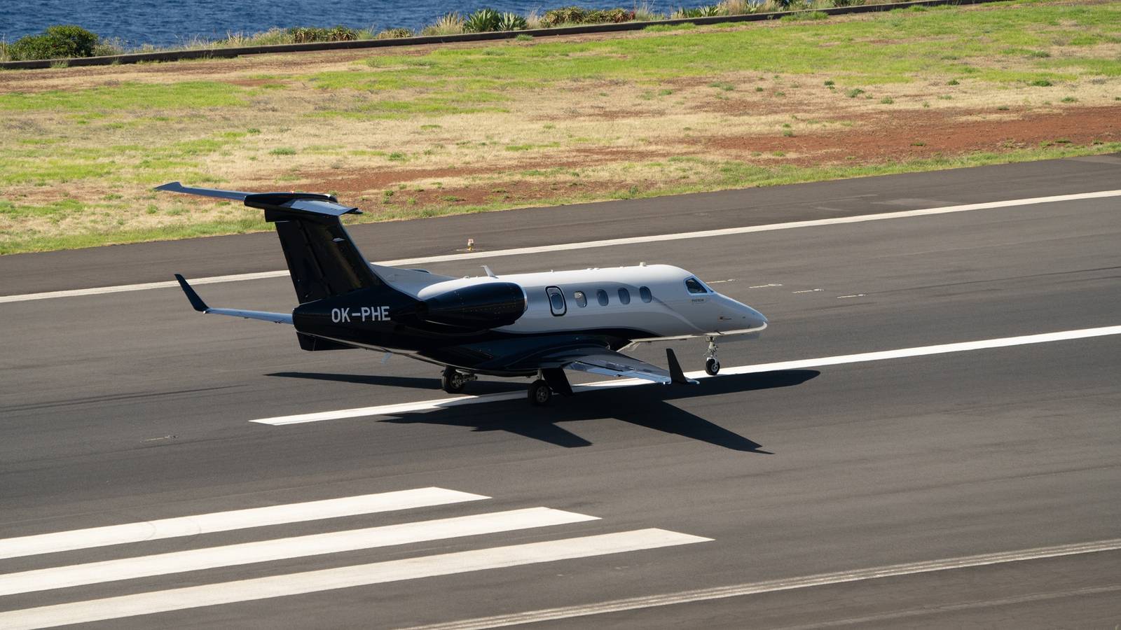 What's The Difference Between The Embraer Phenom 300 & The 300E?