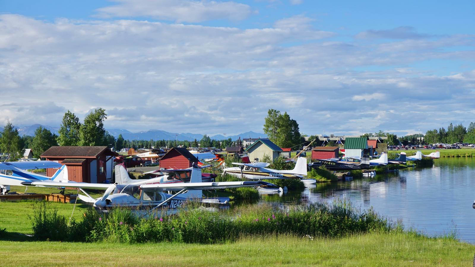 190 Flights A Day: Inside Lake Hood, Alaska - The World's Busiest ...