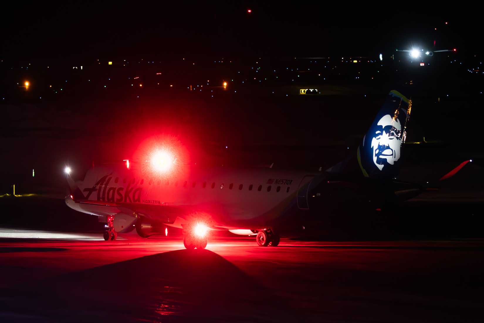 What Types Of Anti-Collision Lights Do Commercial Aircraft Have?