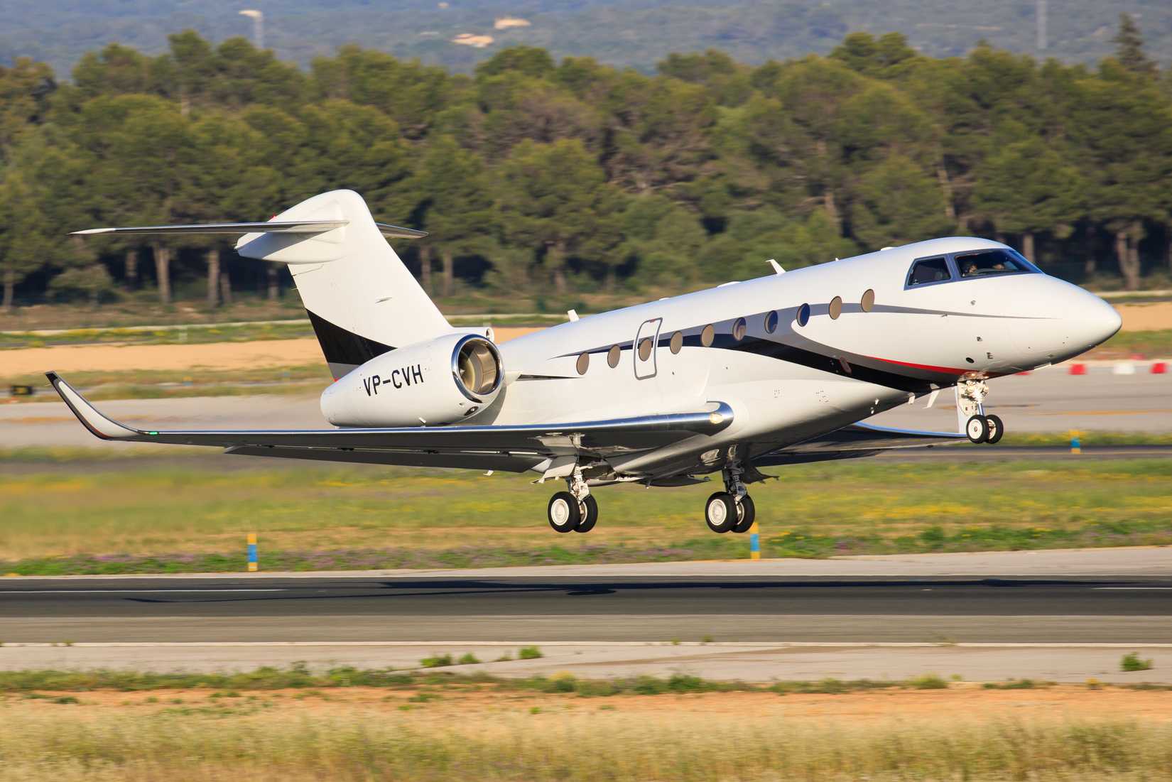 How Far Can The Gulfstream G280 Fly?