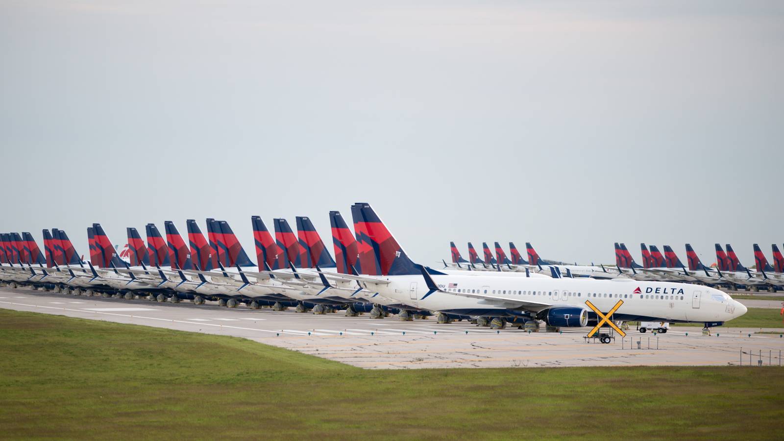 The Delta Air Lines Aircraft With The Most Hours And Cycles