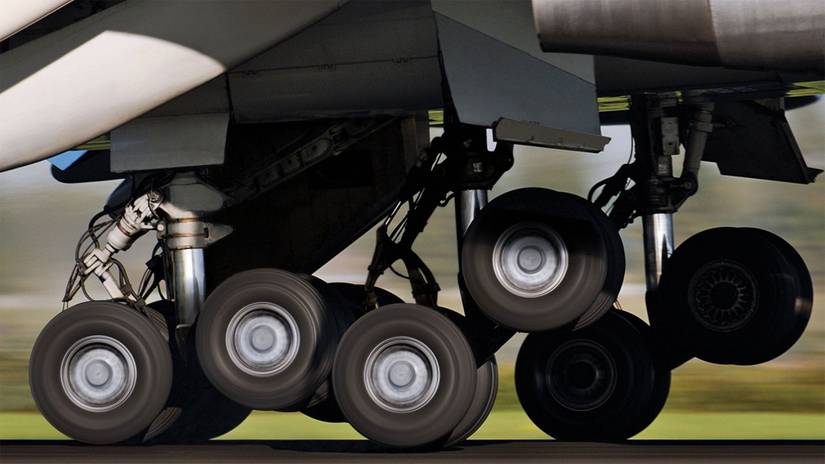 What Can Pilots Do When The Landing Gear Fails On Passenger Aircraft?