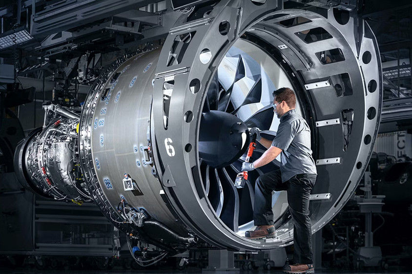 What Are The Key Differences Between The PW4000 & GE90 Engines?