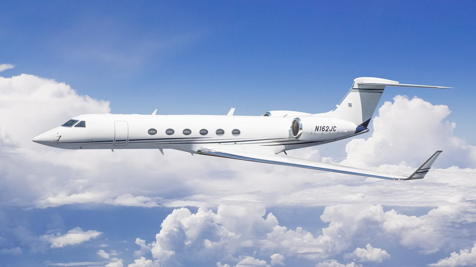 Why Private Jets Fly At Higher Altitudes Than Most Airliners