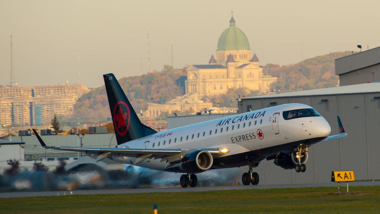 Air Canada Embraer E175 Seat Map: Cabin Layout and Seat Dimensions