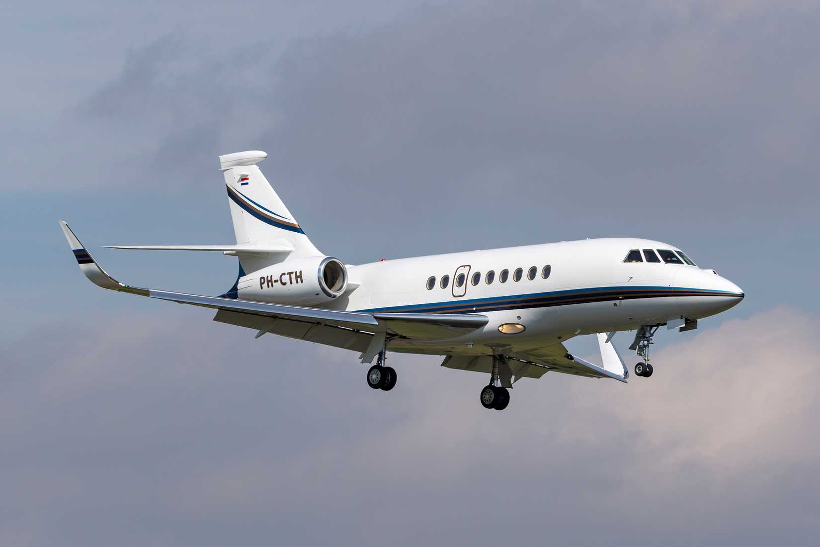A Closer Look At the Dassault Falcon 2000 Series
