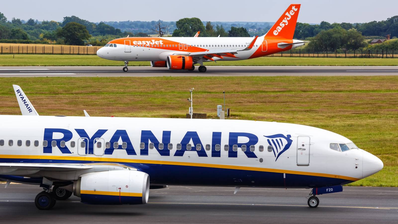 easyJet vs Ryanair vs Wizz Air: How Do Their Hand Luggage Allowances ...
