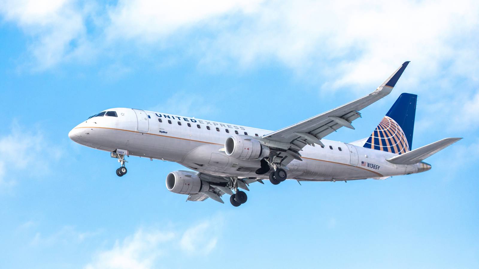 The Embraer 175's Enhanced Winglets: How They Save Fuel