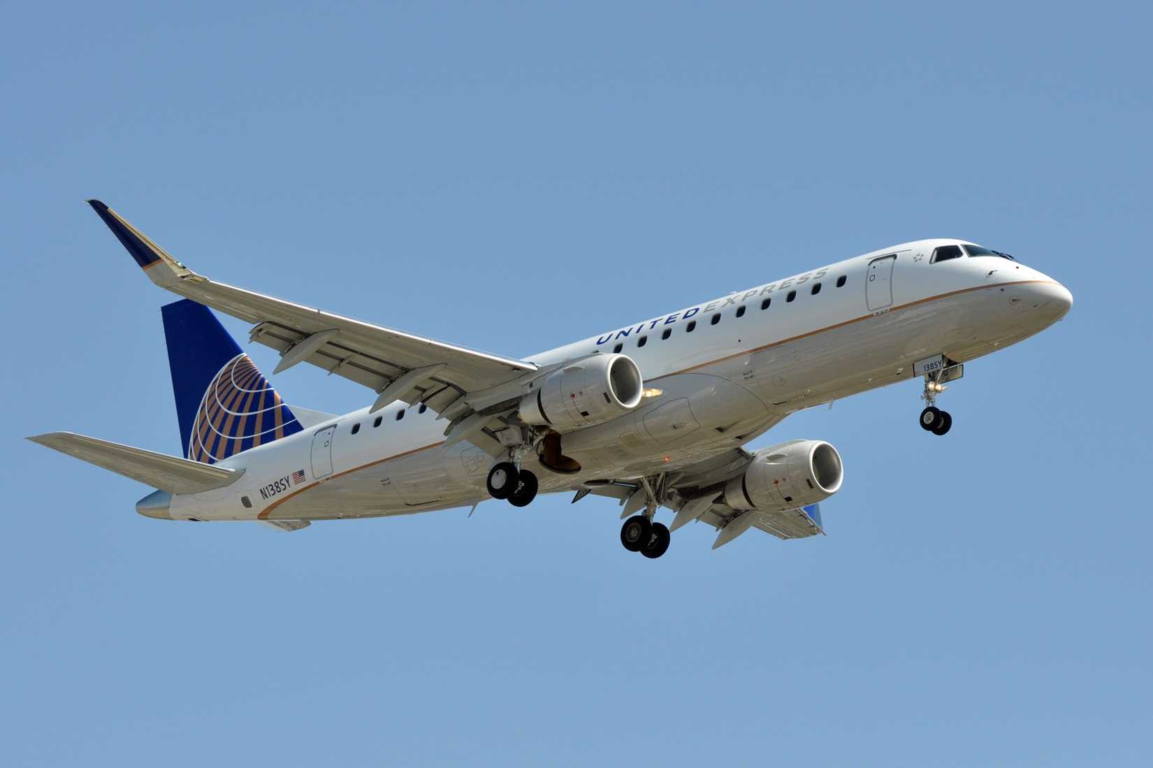 United Airlines Retrofits 1st Embraer E175 With Starlink