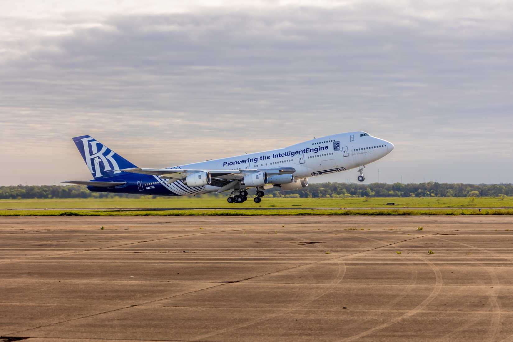 Rolls-Royce Pearl For Dassault Falcon 10X Takes Flight On Boeing 747 ...