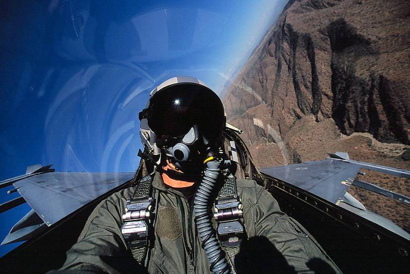 5 Key Features Of The F-16 Fighting Falcon Cockpit