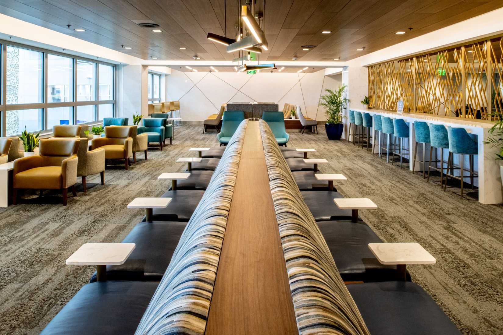 Examined: The Top 4 US Airlines Offering Lounge Pass Programs
