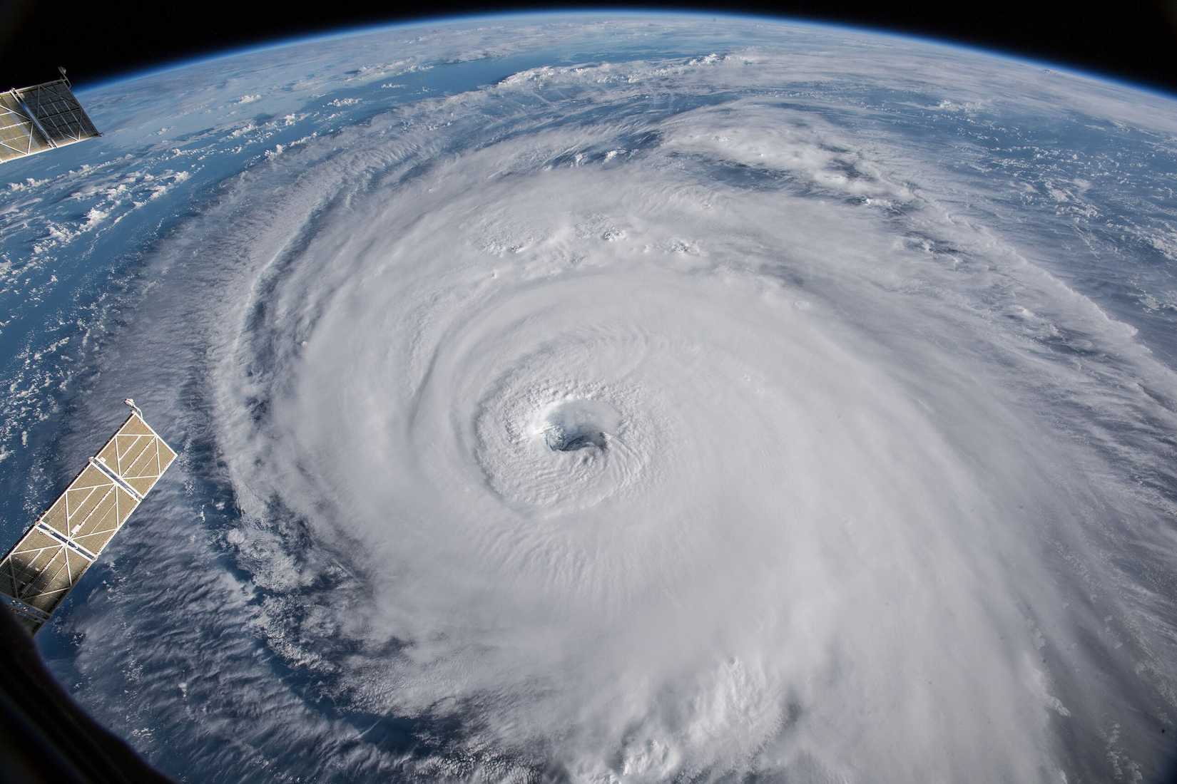 How Do Airlines & Airports Handle The Challenges Posed By Hurricanes?