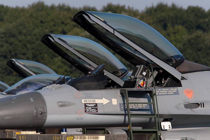 5 Key Features Of The F-16 Fighting Falcon Cockpit