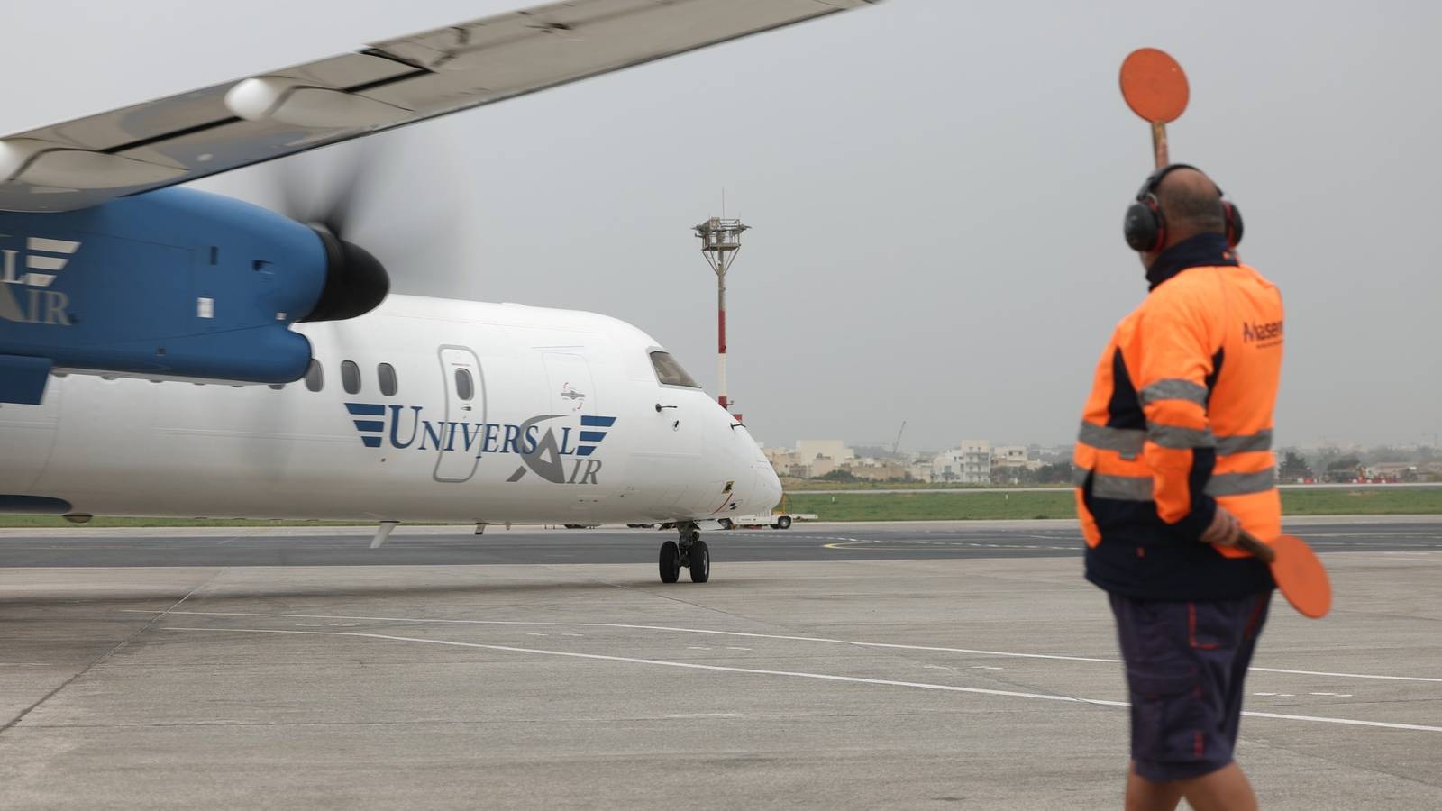 3h 45m: The World's New Very Long Dash 8 Q400 Service This Summer