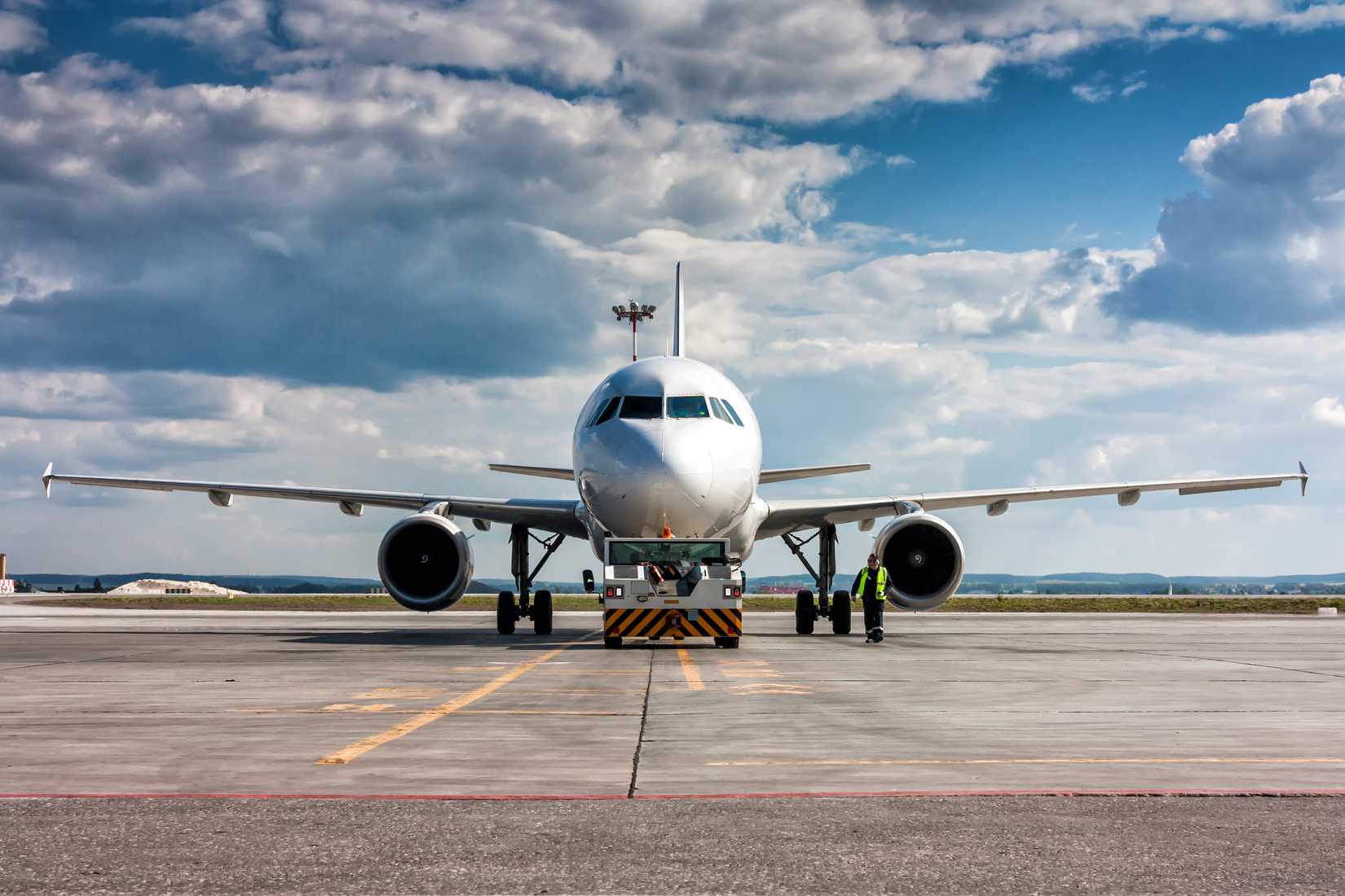 How Do Pilots & Ground Crew Ensure Safe Pushback Procedures?