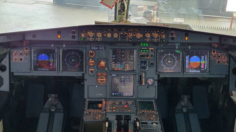 American Airlines Begins Cockpit Display Retrofits On Over 170 Airbus ...