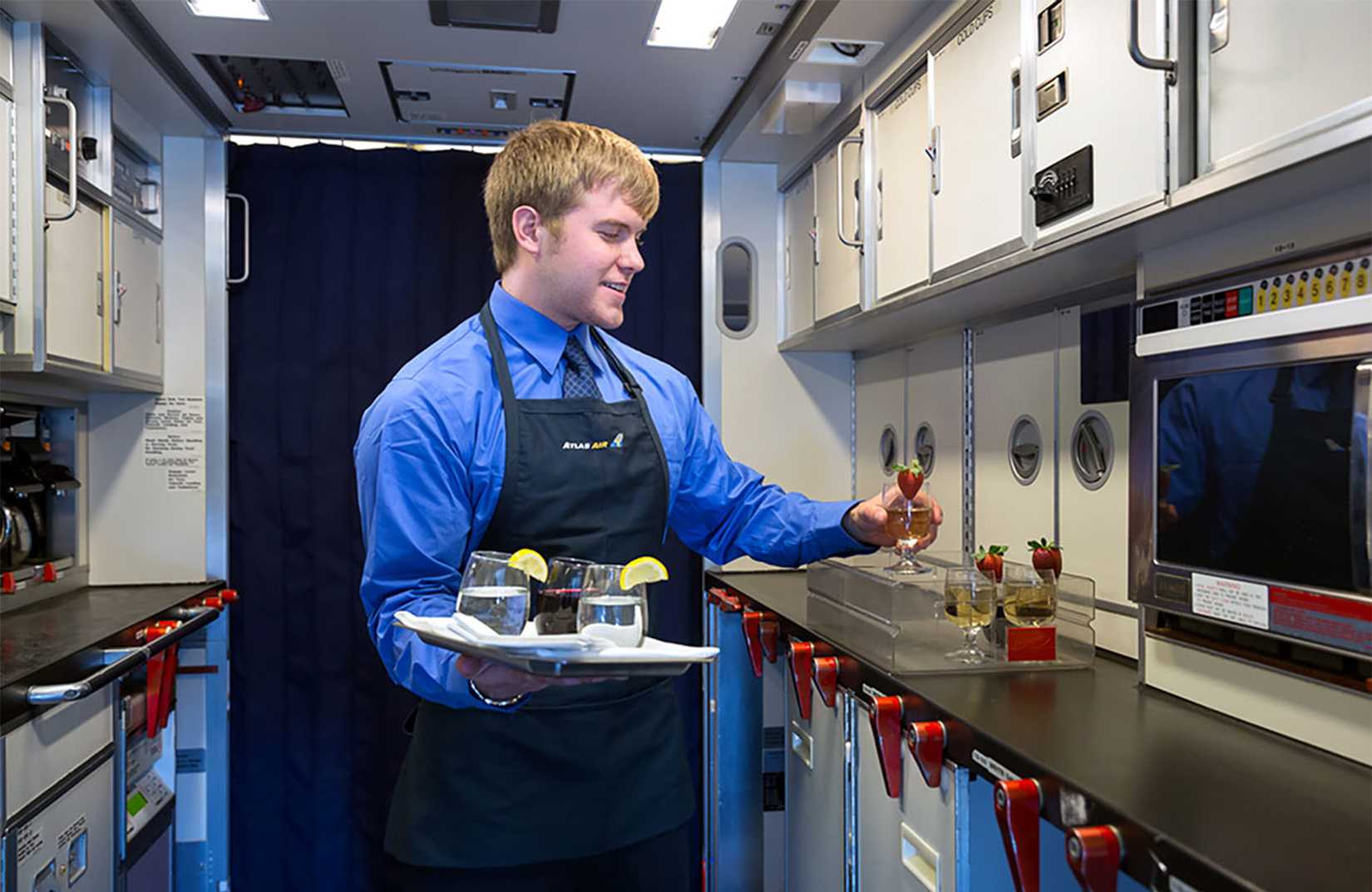 What Do Cabin Crew Eat During A Flight?