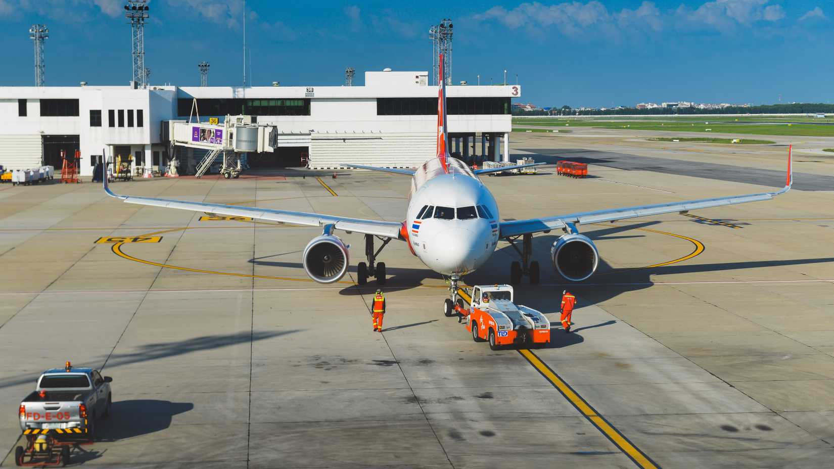 How Do Pilots & Ground Crew Ensure Safe Pushback Procedures?