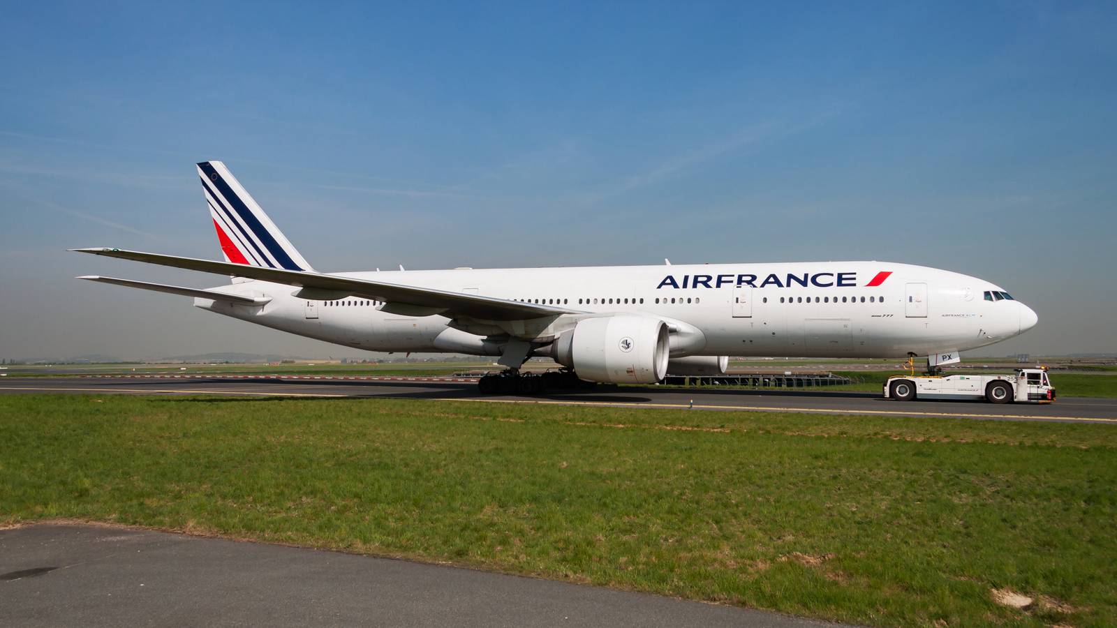 Air France Boeing 777 Diverts To Montreal Following Smoke In Cockpit