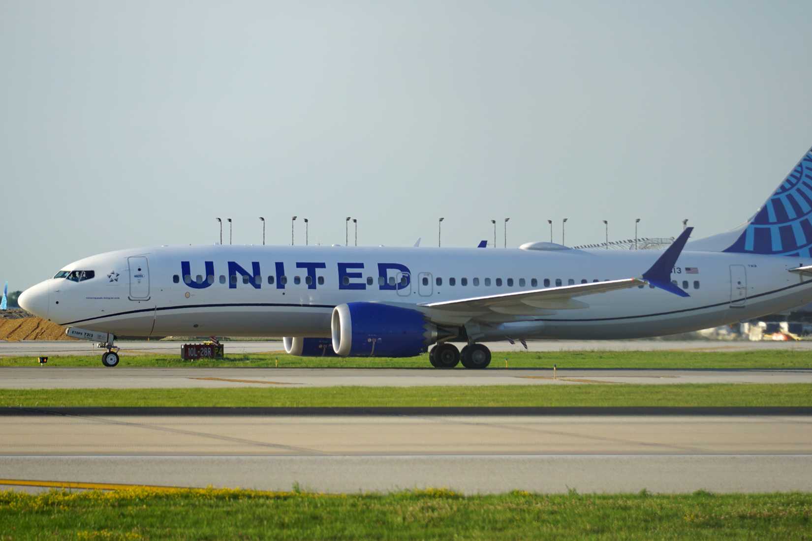 The Difference Between Full Service & Low Cost Carriers