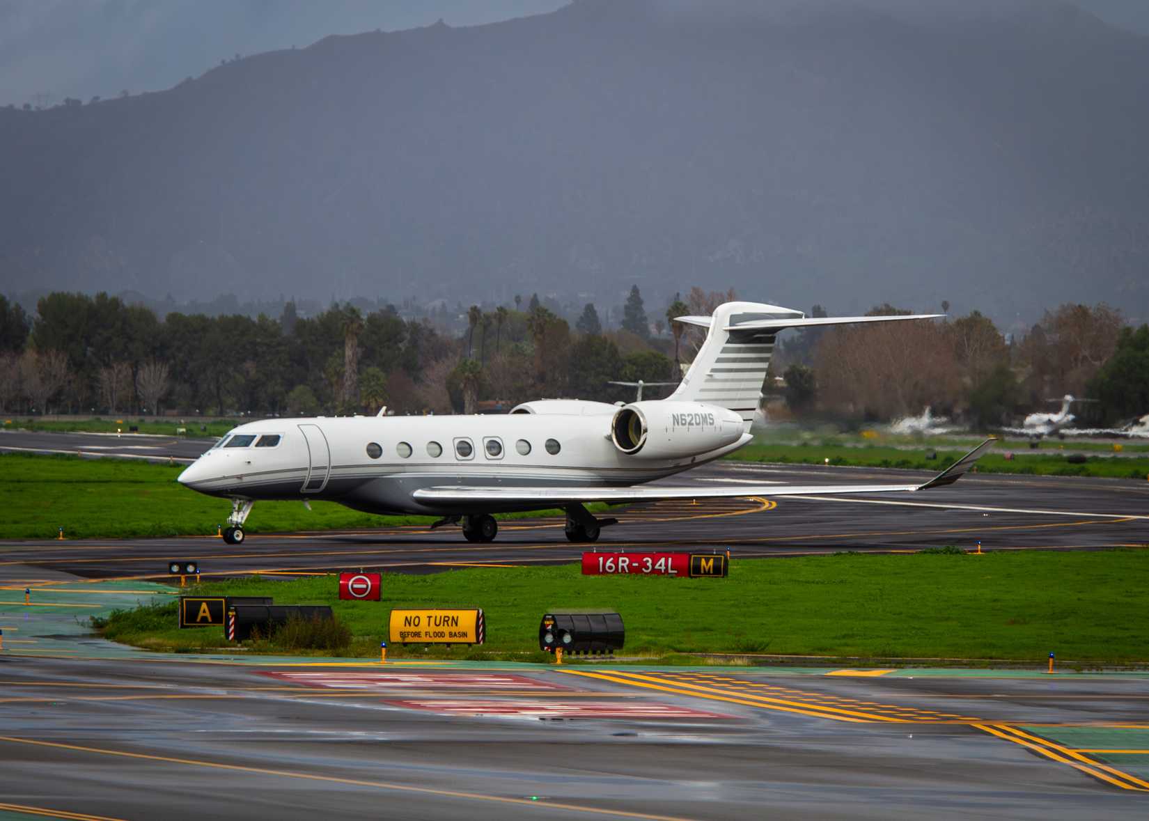 5 Celebrities Who Like To Fly Gulfstream Private Jets