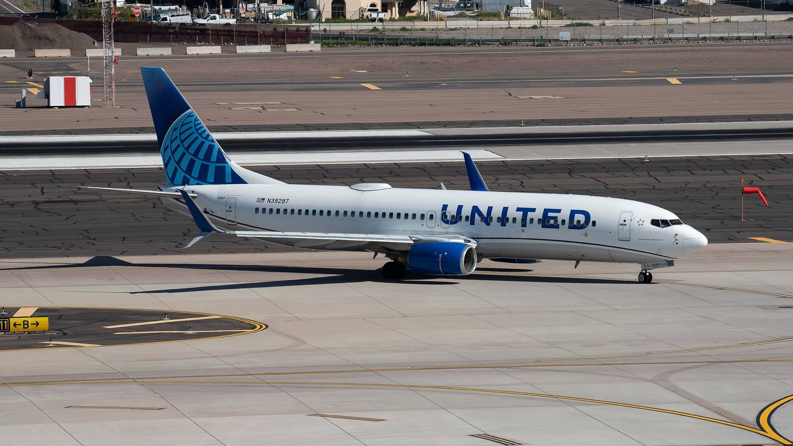 United Airlines Flight 166 Declares Emergency Returns To Fukuoka ...