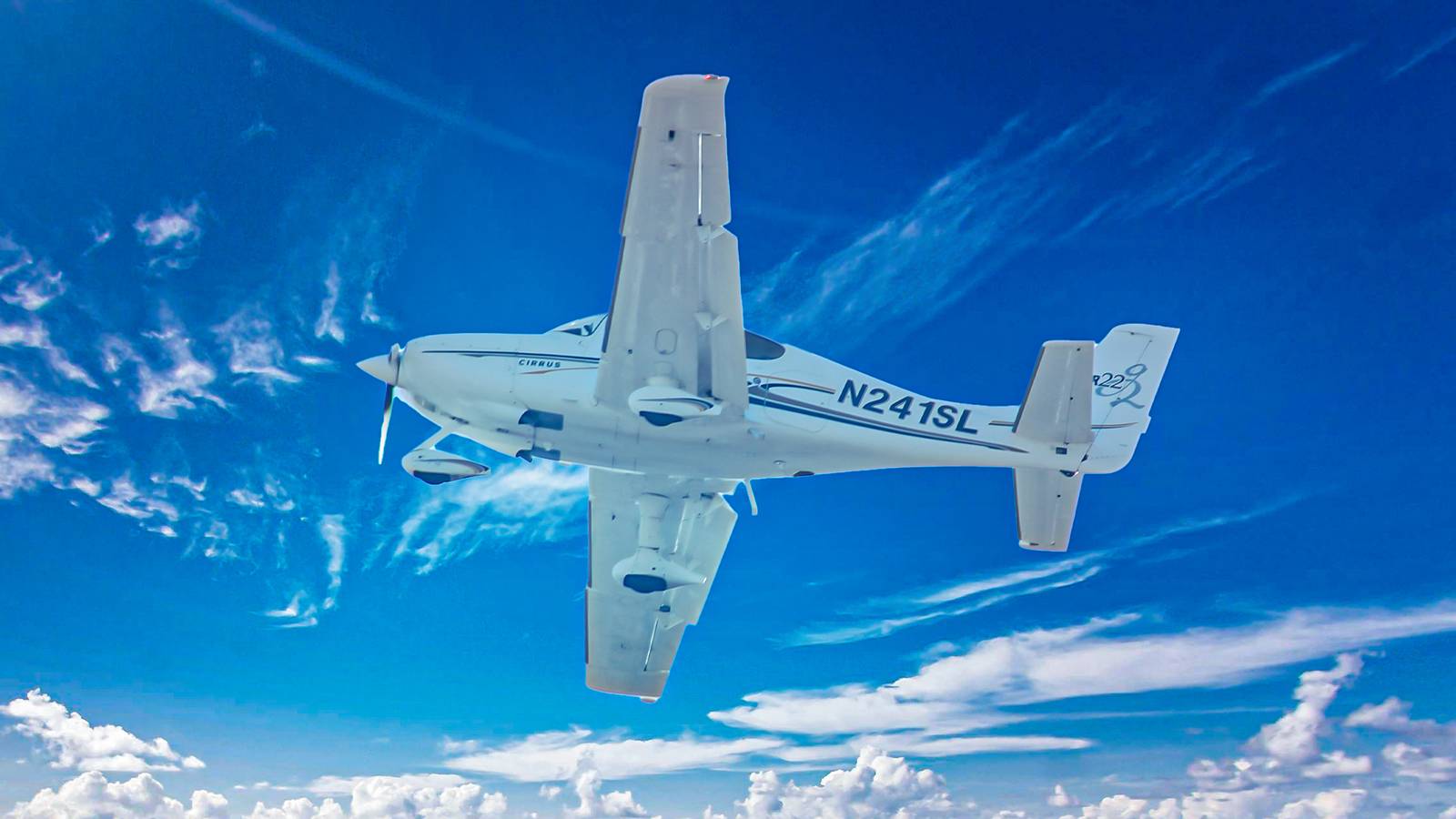 Parachuting Plane: Four Unique Features On The Cirrus SR22