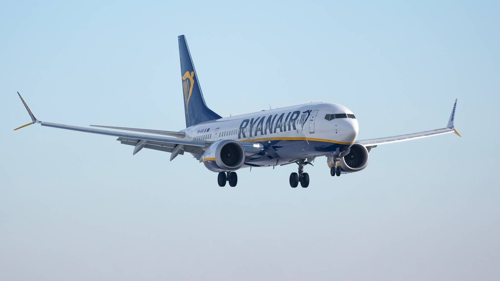 British AAIB Investigating Ryanair High-Speed Nose-Down Go-Round At ...