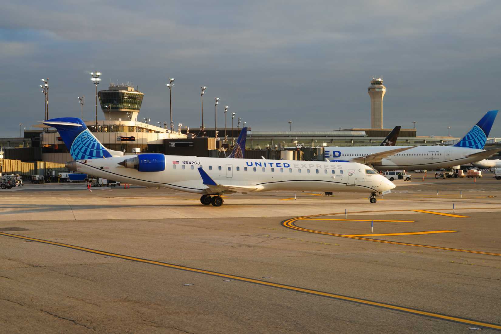 United Express Regional Carrier GoJet Airlines Plans To Nearly Double ...