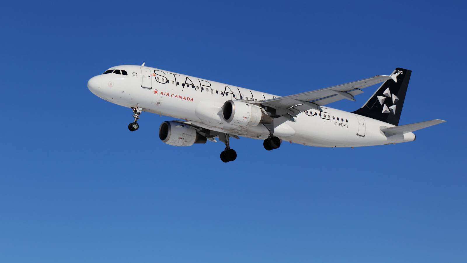 What Are The Hourly Operating Costs Of The Airbus A320 Family's Variants?