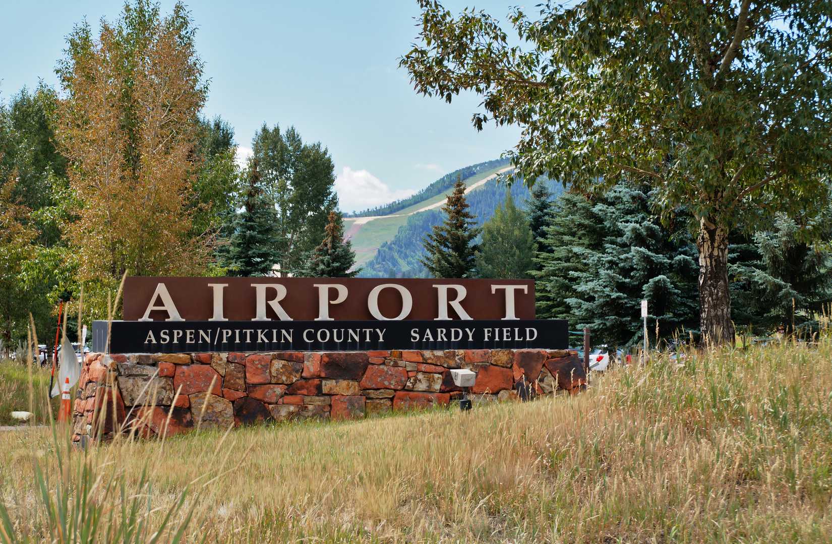 Flying To The Mountains: A Guide To Aspen Pitkin County Airport