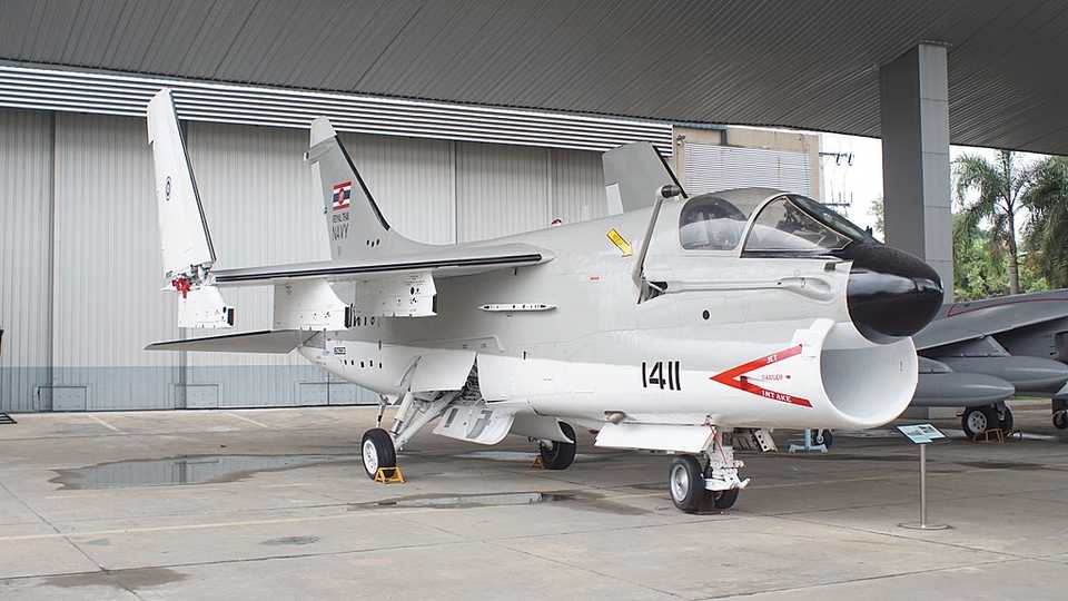 The Right SLUF: What To Know About The Stubby A-7 Corsair II US Cold ...