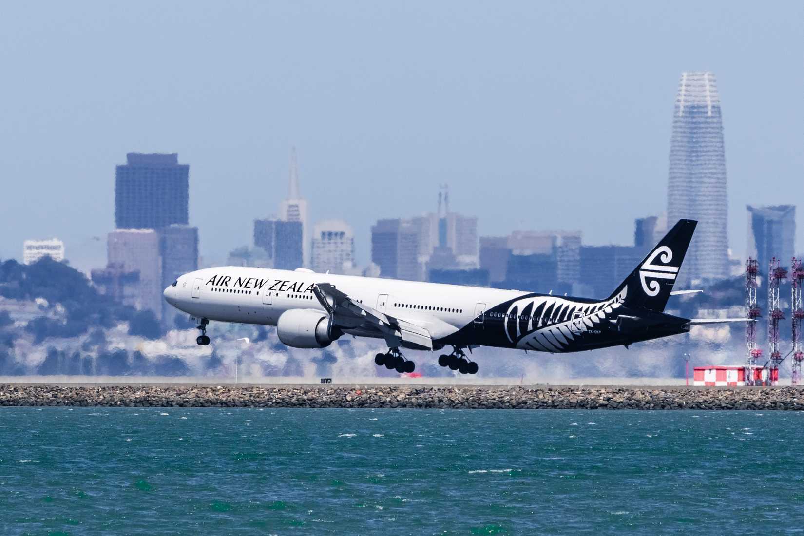 Which Carriers Fly Between The US & New Zealand?