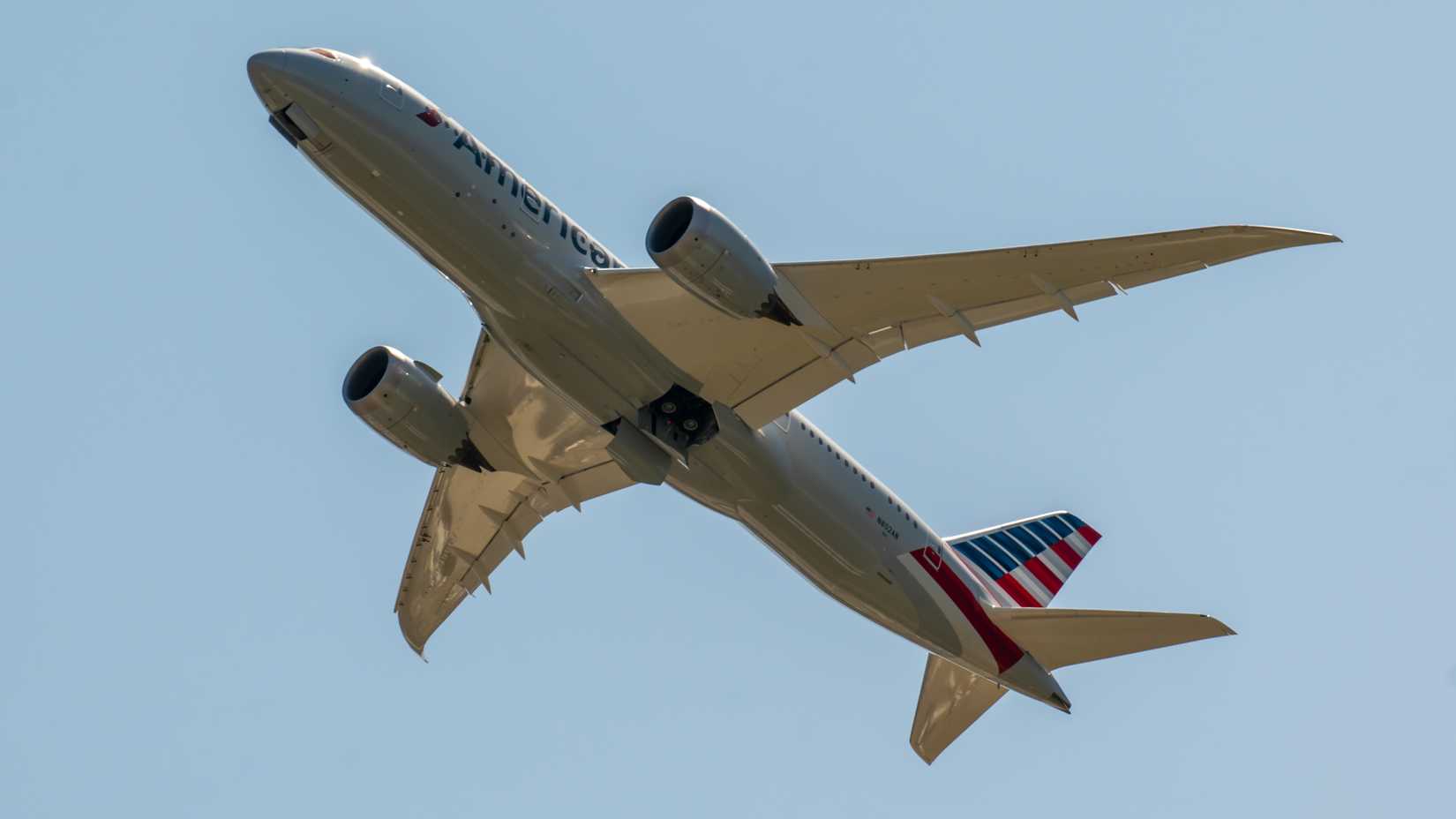 Tug Catches Fire While Pulling American Airlines Boeing 787-9 ...