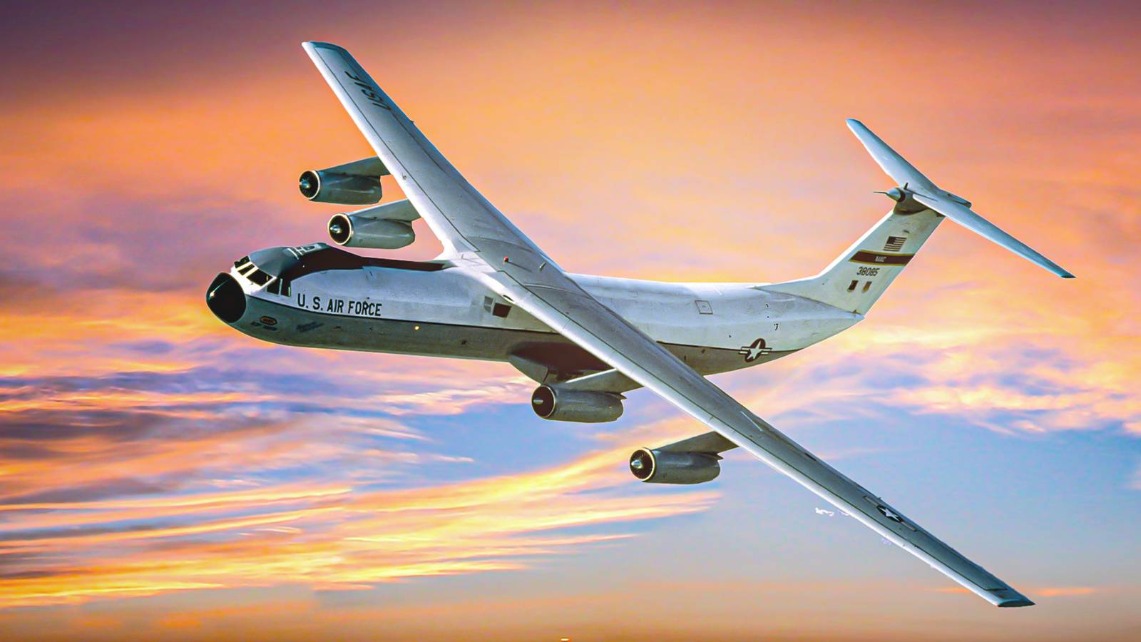 What Innovations Did The USAF C-141 Starlifter Bring To Military Airlifts?