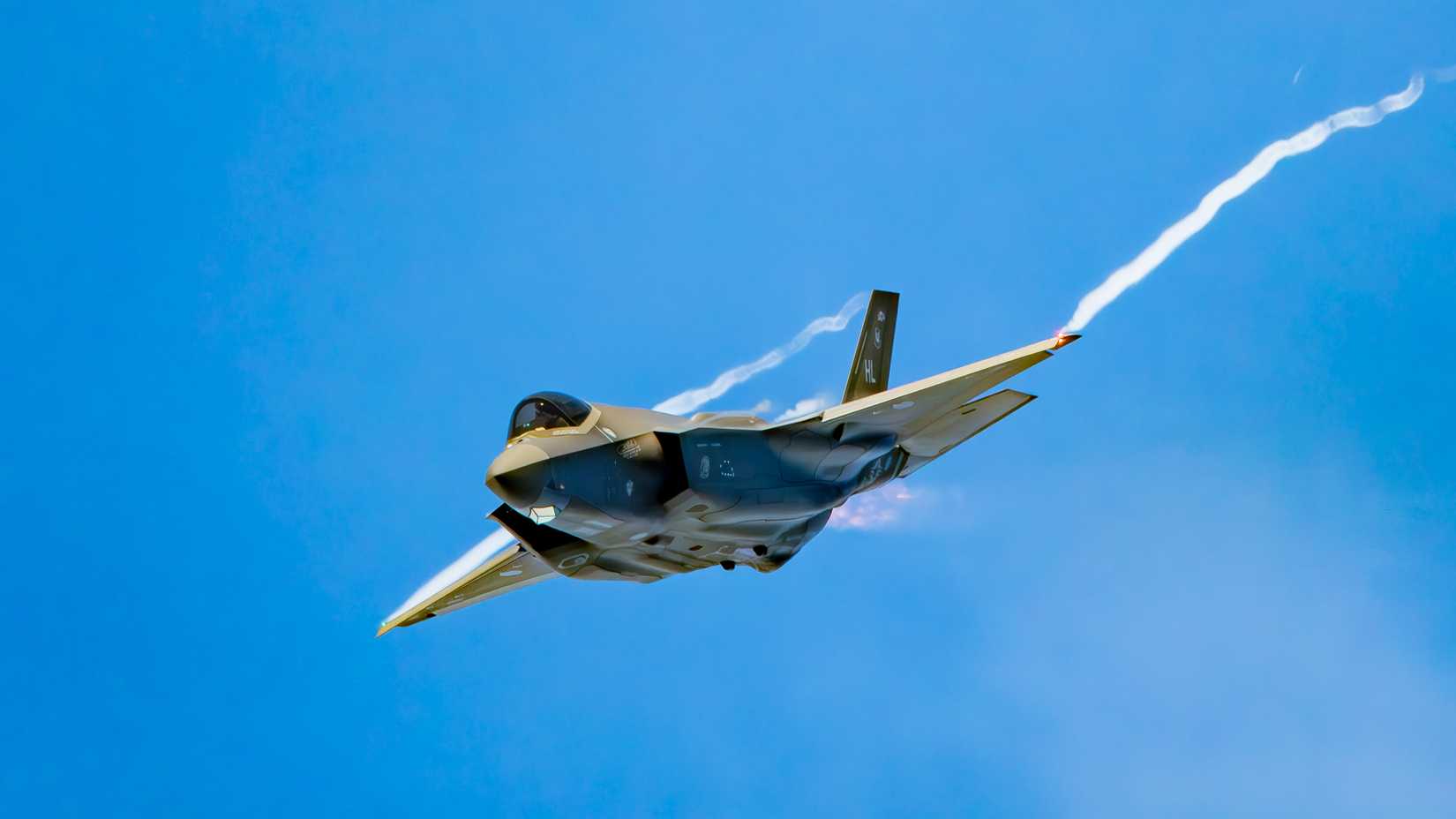 F-15EX Vs F-35: Which Fighter Jet Is Best For US Defense Budget?