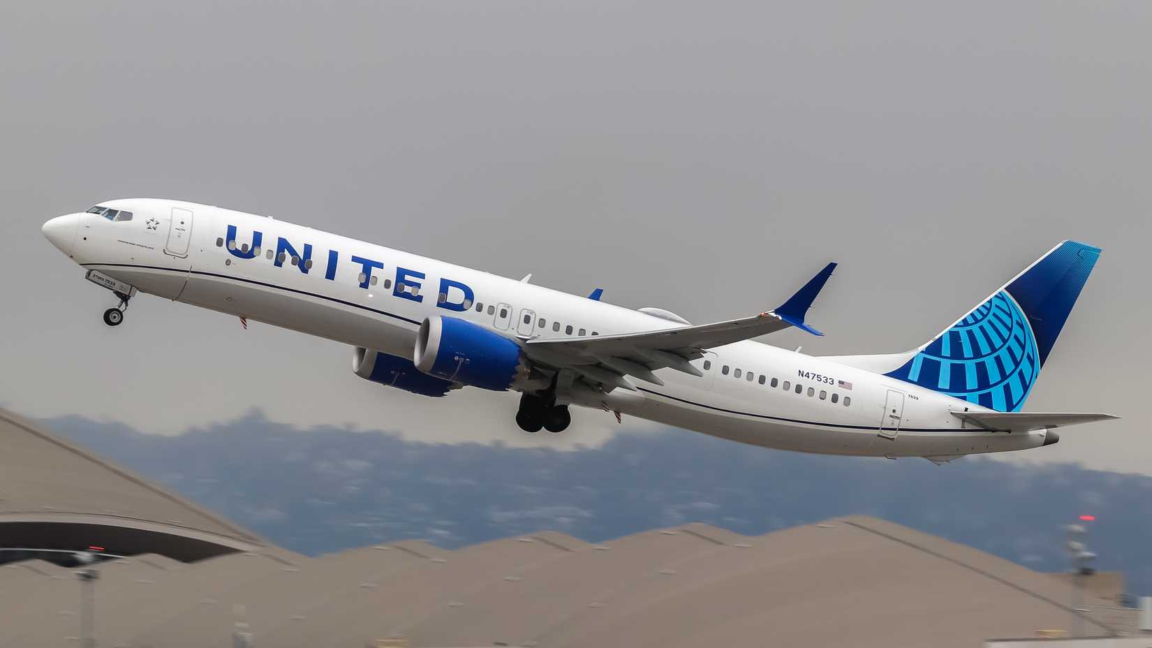 ‘Most Fuel-Efficient Aircraft’: United Airlines Receives First of 6 ...