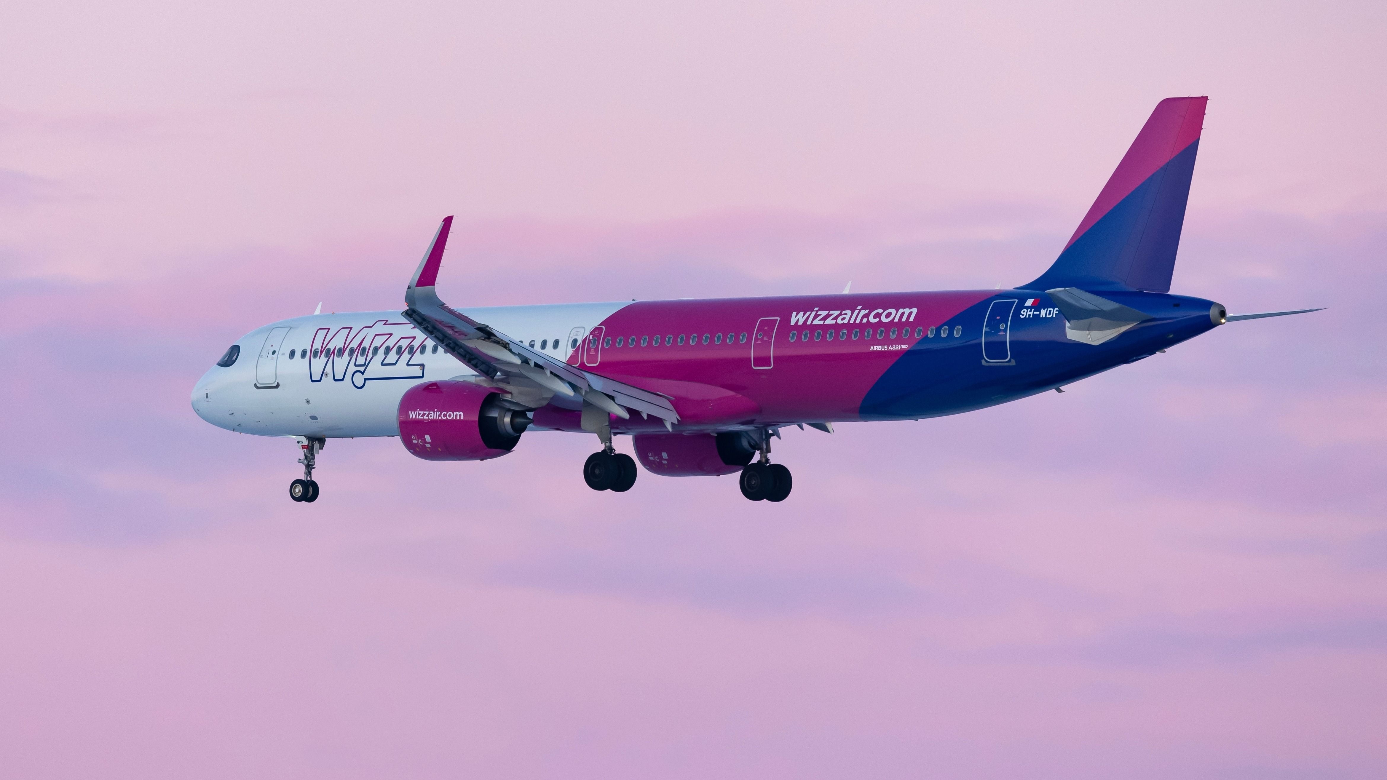 Wizz Air Airbus A321neo Returns To Krakow After Crew Shuts Engine Down