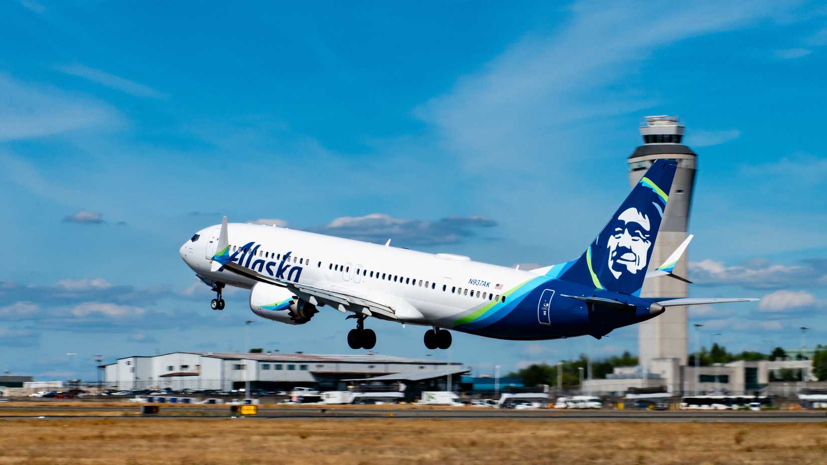 How Do Planes Fly & What Keeps Them In The Air?