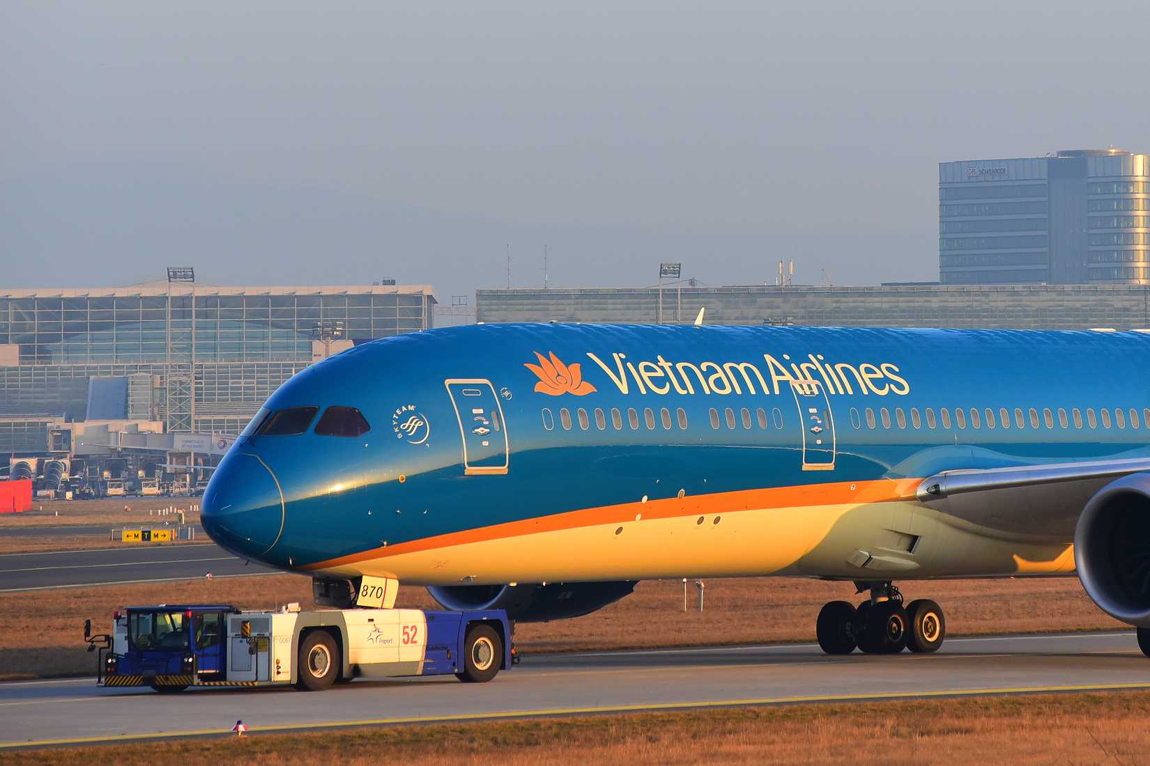 4 Pilots Grounded After Vietnam Airlines Boeing 787 Hits Airbus A321