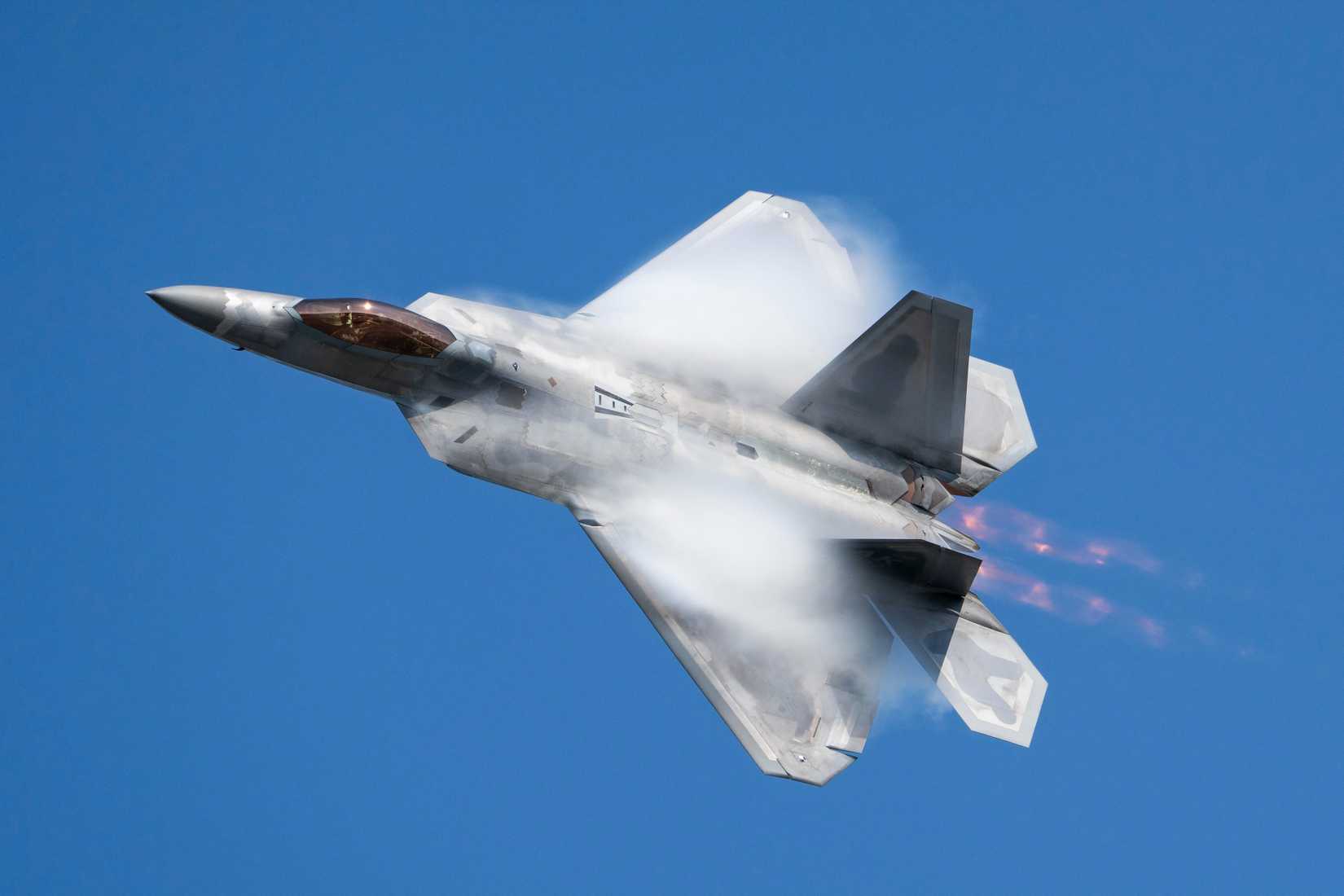 What Makes The F-22 Raptor The US Air Force's Most Maneuverable Fighter Jet?