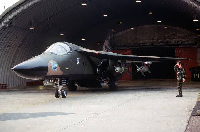 Only 1 Ever Landed On An Aircraft Carrier: Why The US Air Force F-111 ...