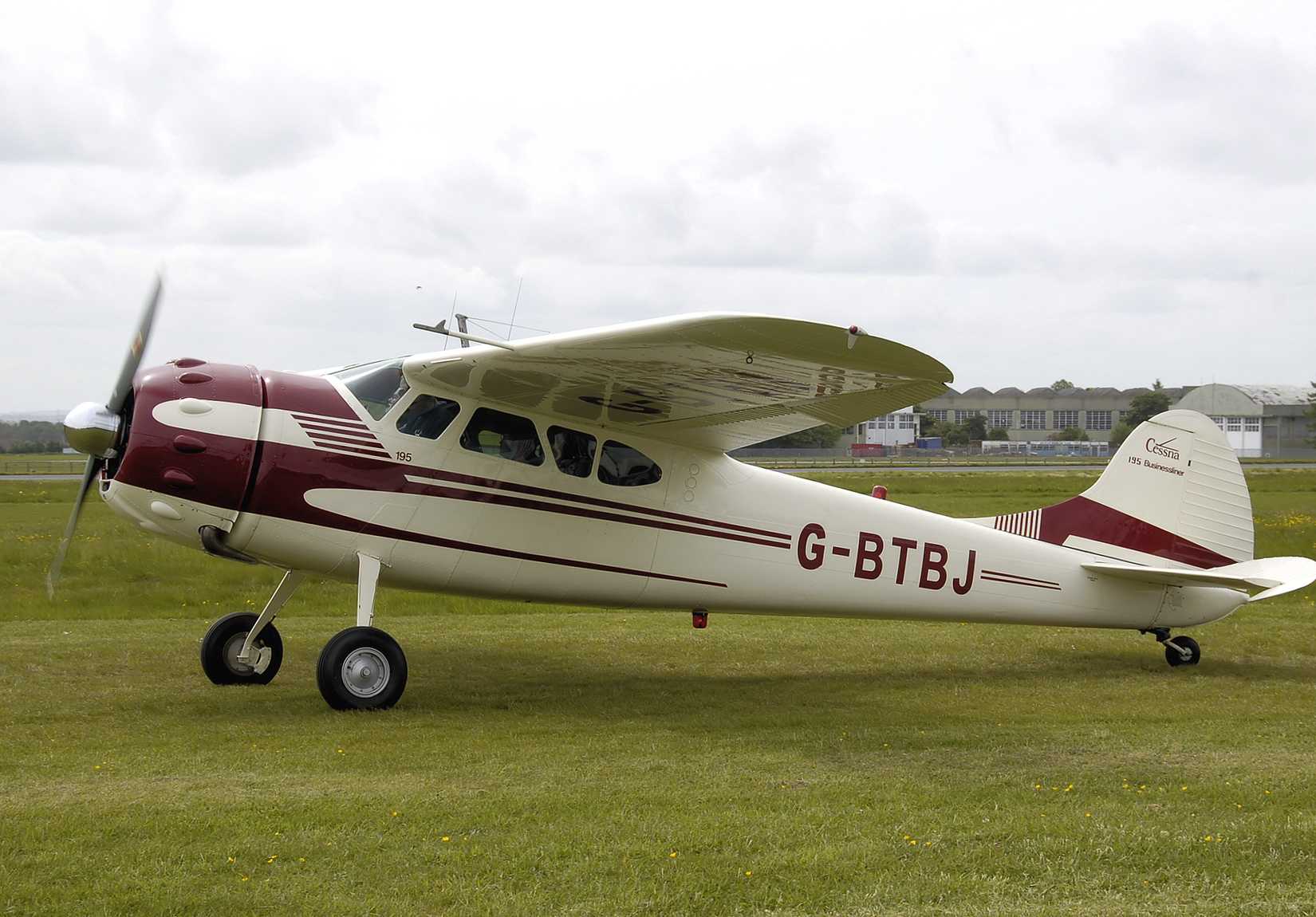 The Businessliner: A Guide To The Cessna 195