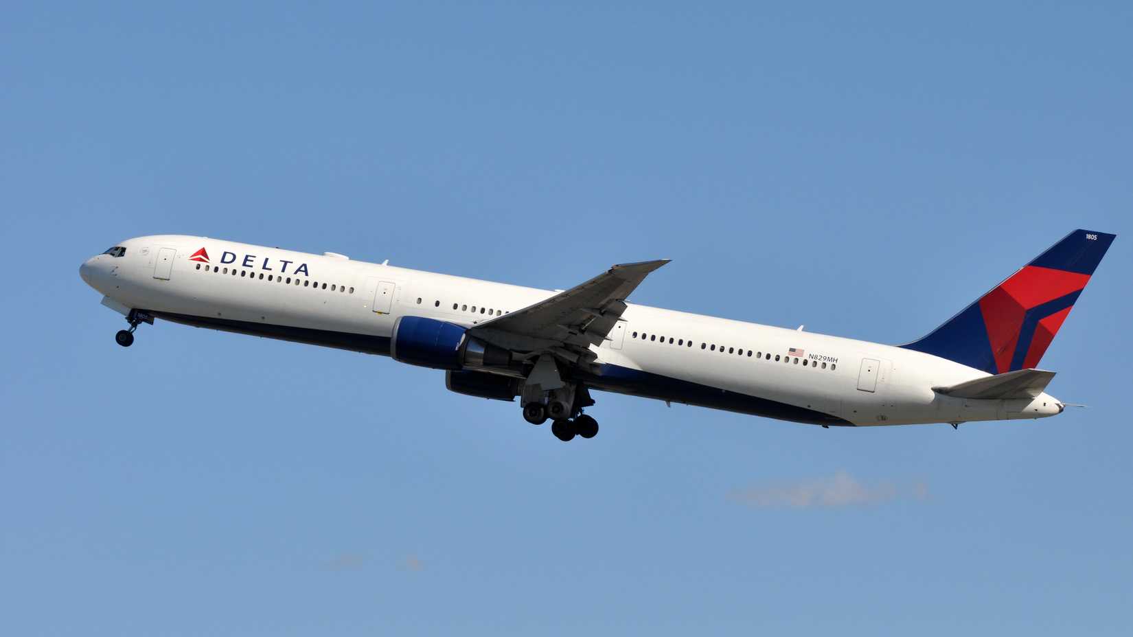 Delta Air Lines Cuts Its Only Daytime Europe-Bound Service
